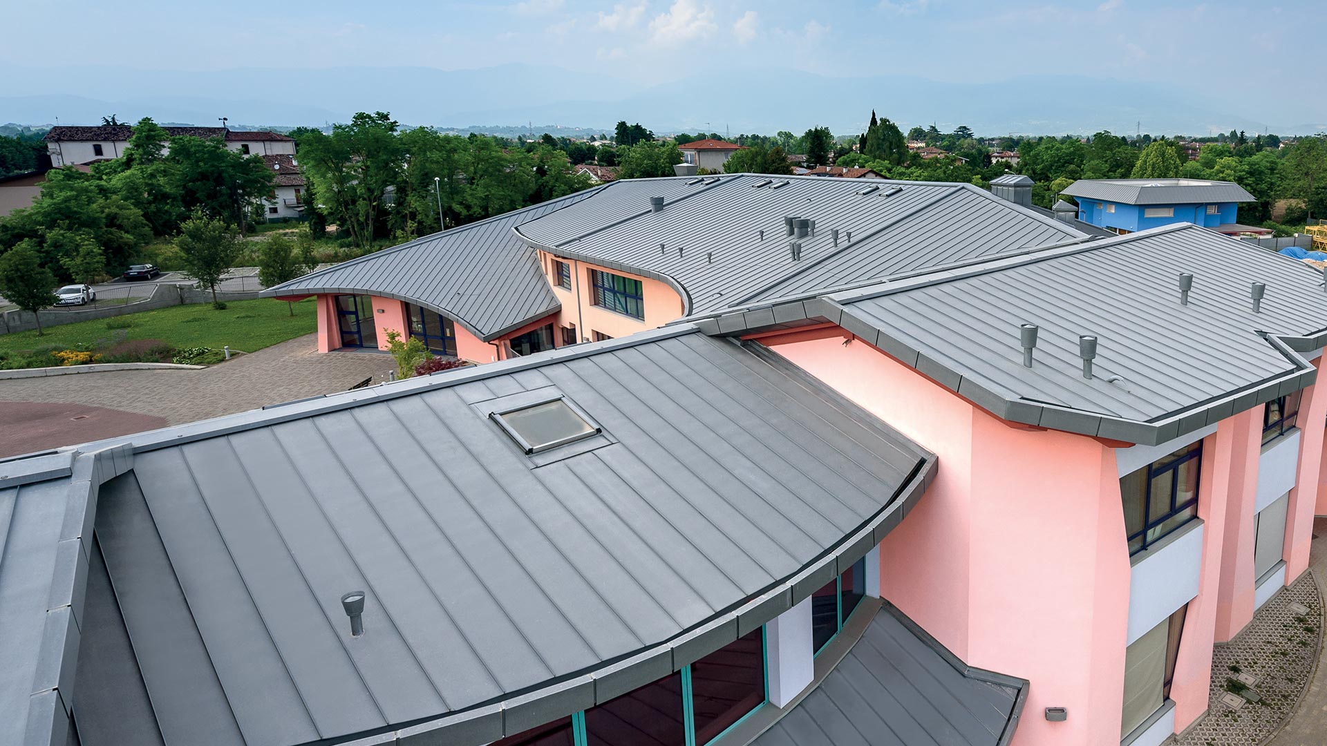 Ventilated roofing solutions with titanium zinc cladding - Zintek