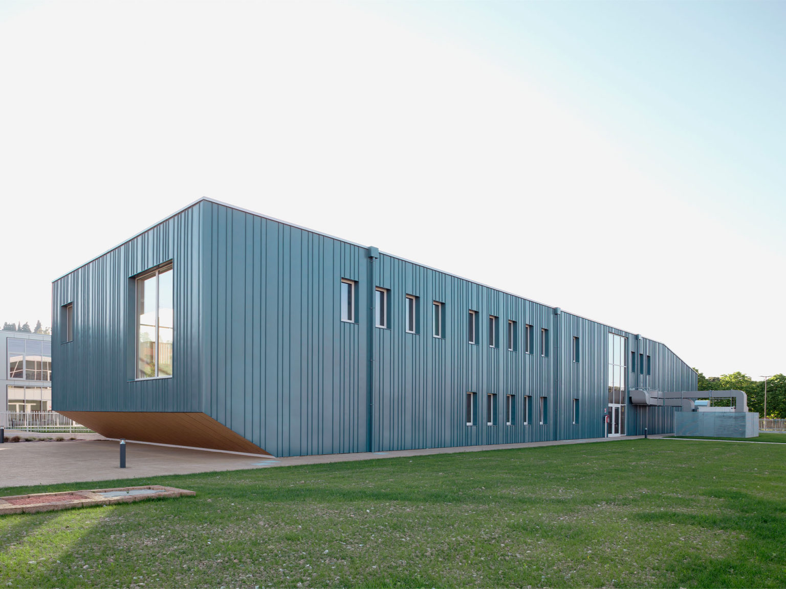 Zintek: titanium zinc rolled products for roofing and cladding